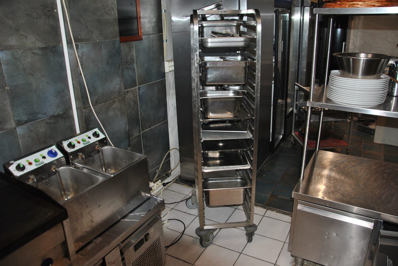 Stativ til bakker/brett med innhold NETTAUKSJON | FINN-torget