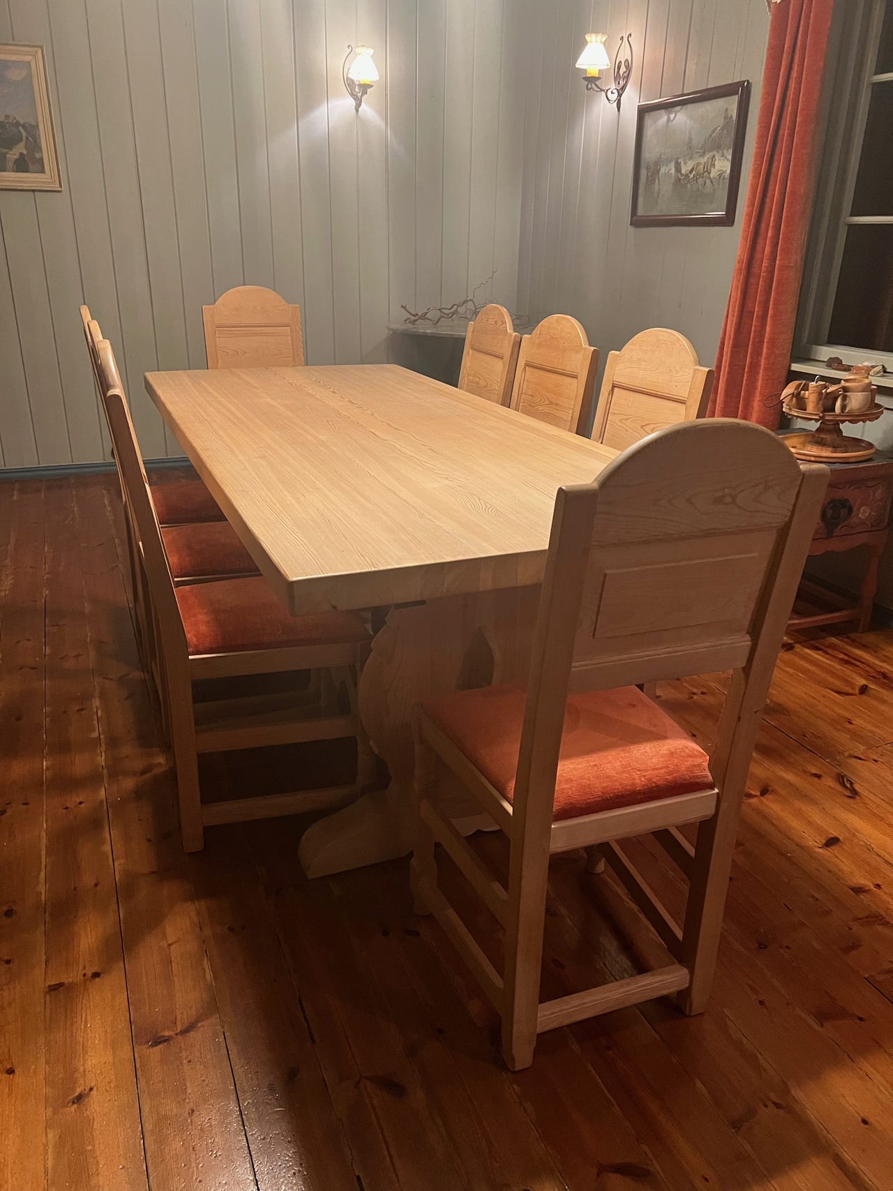 Krogenæs spisestue (Spisebord + 12 stoler) | FINN torget