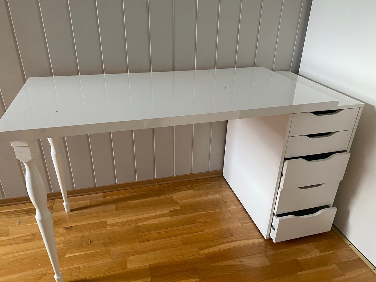 pult hvitt skrivebord med skuffeseksjon | FINN torget