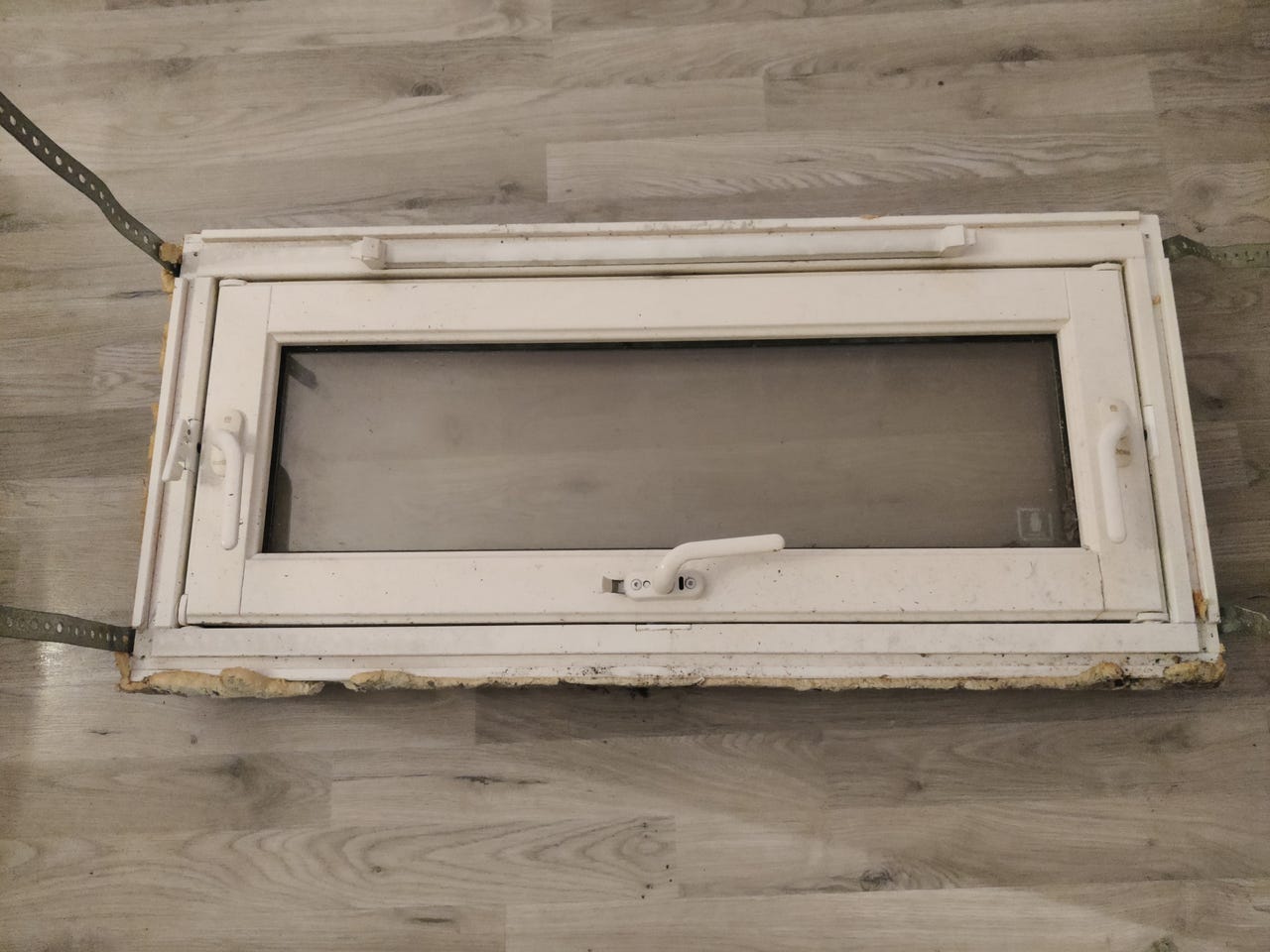 Kjellervindu med lufteluke | FINN-torget