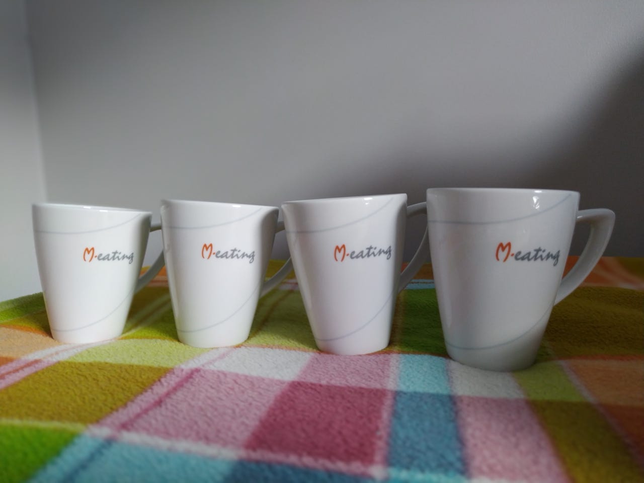 4 hvite kopper. 4 white cups | FINN-torget