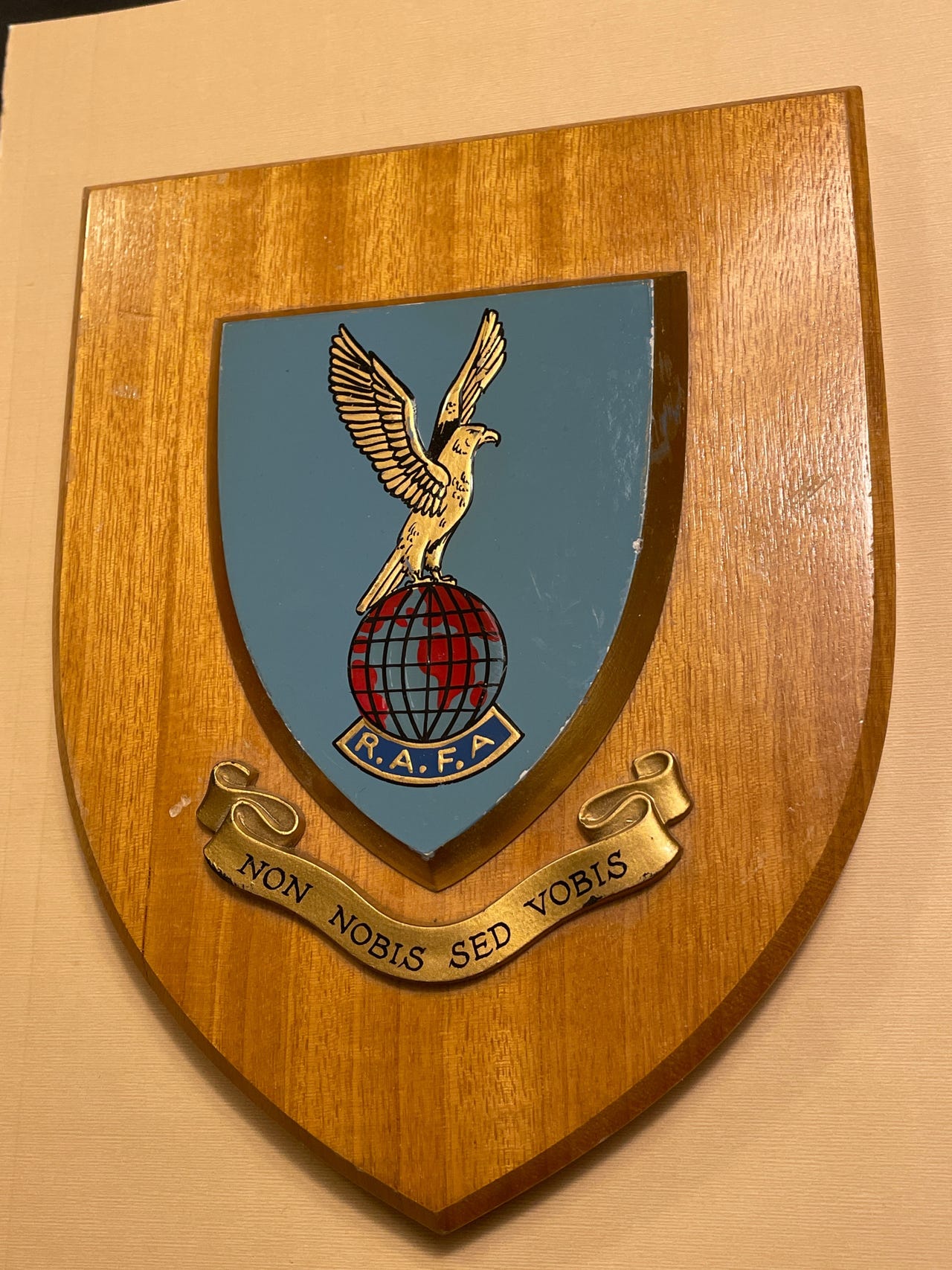 R.A.F.A Non Nobis Sed Vibis crest plakett | FINN-torget