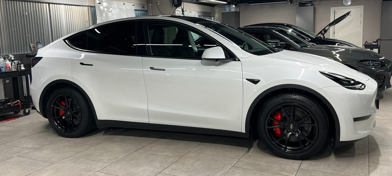 Tesla Model Y komplette 19 vinterhjul med Continental CVC7 dekk | FINN ...
