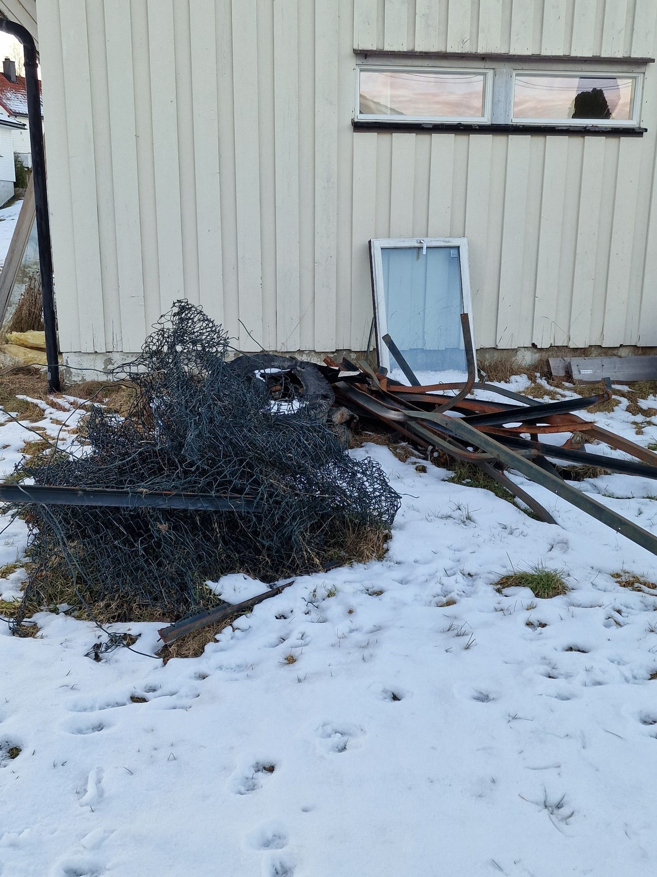 Metall gjerde gis bort | FINN torget