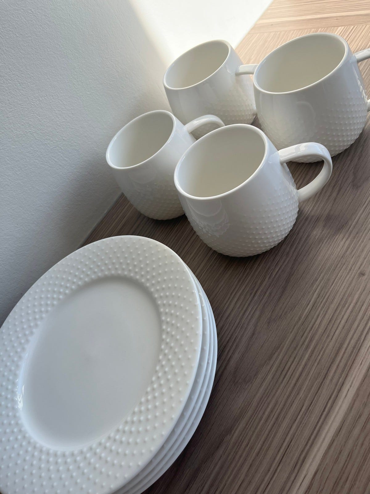 4 stk hvite kopper og tallerkener | FINN torget