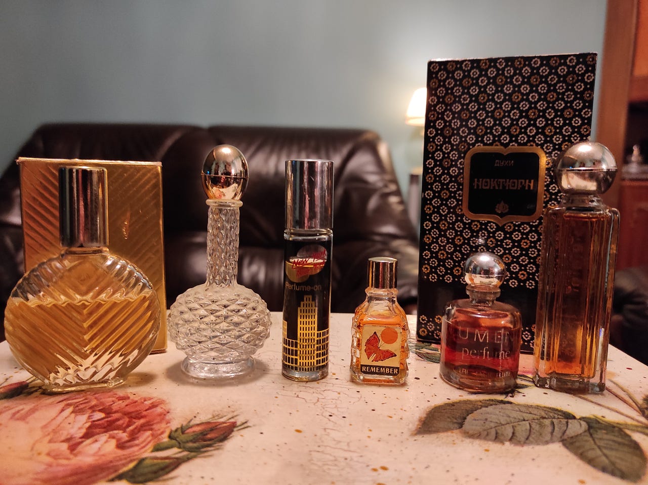 Vintage mini parfymer selges. | FINN-torget