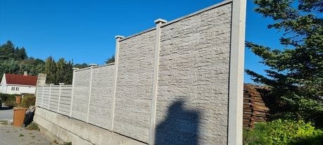 Støyskjerm og gjerde i betong - monter selv | FINN-torget