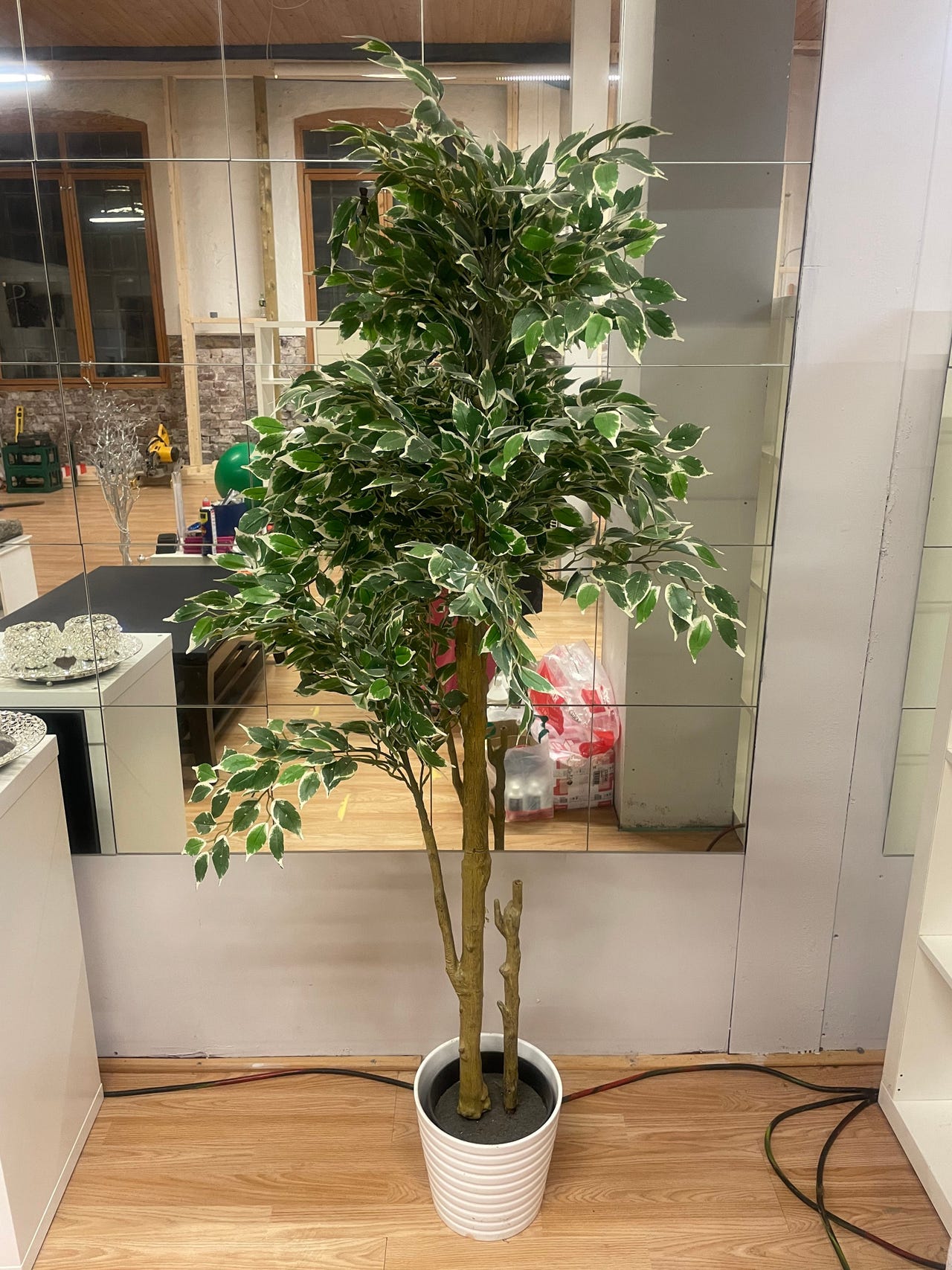 Falsk plante med potte | FINN-torget