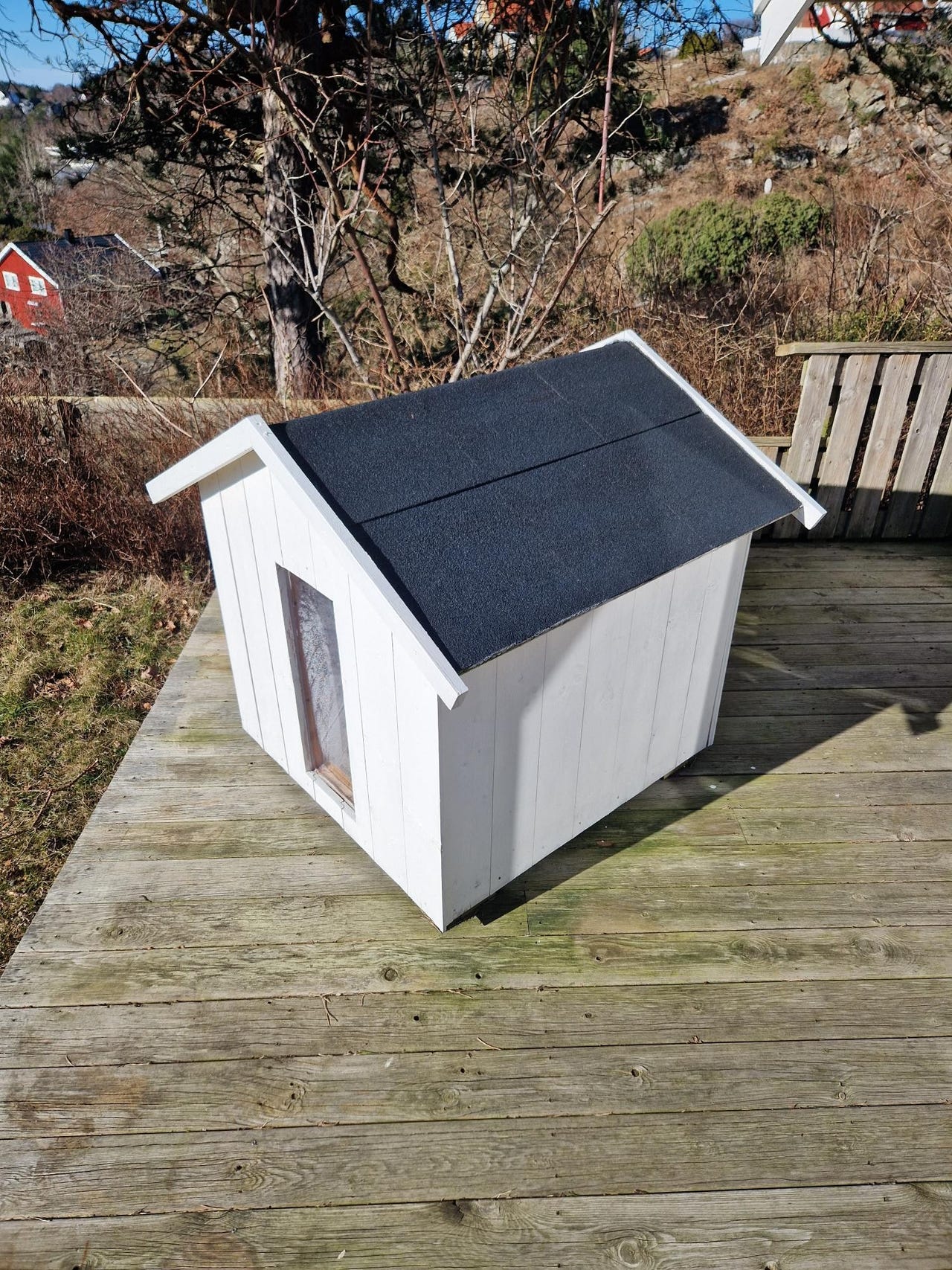 Flott isolert kattehus med luke | FINN torget