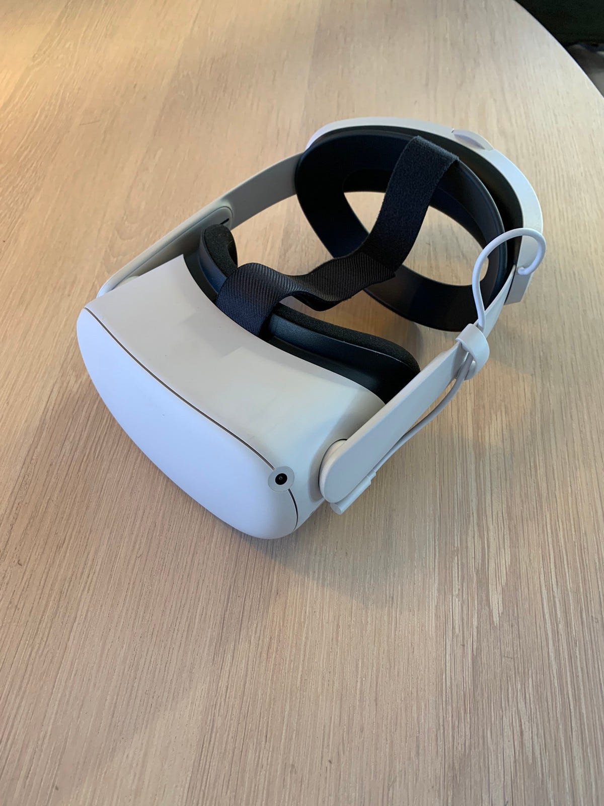 Oculus Quest 2 128gb + Elite reim + silicone knuckles grips | FINN-torget