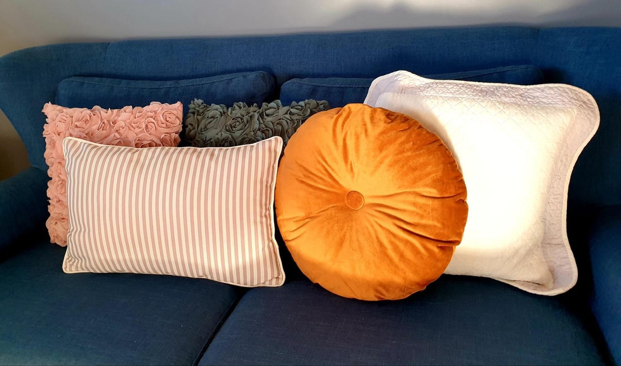 Flott pynte sofa puter med inne pute lite bruk selges rimelig | FINN-torget