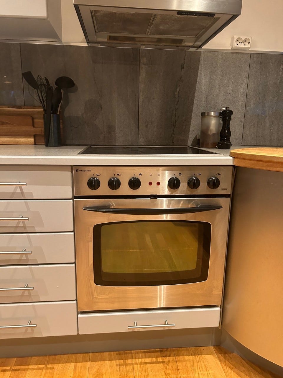 Husqvarna integrert stekeovn QUB 690 X med platetopp | FINN torget