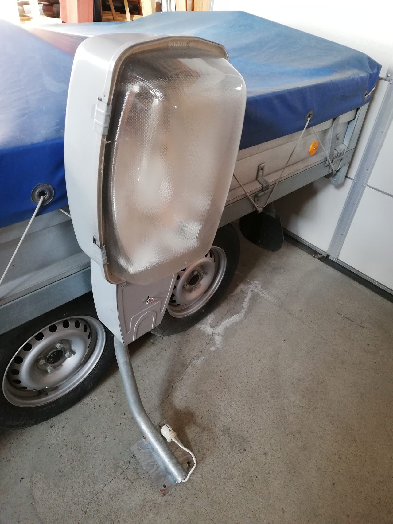 Gatelykt gårdslampe med solid festebrakett | FINN-torget