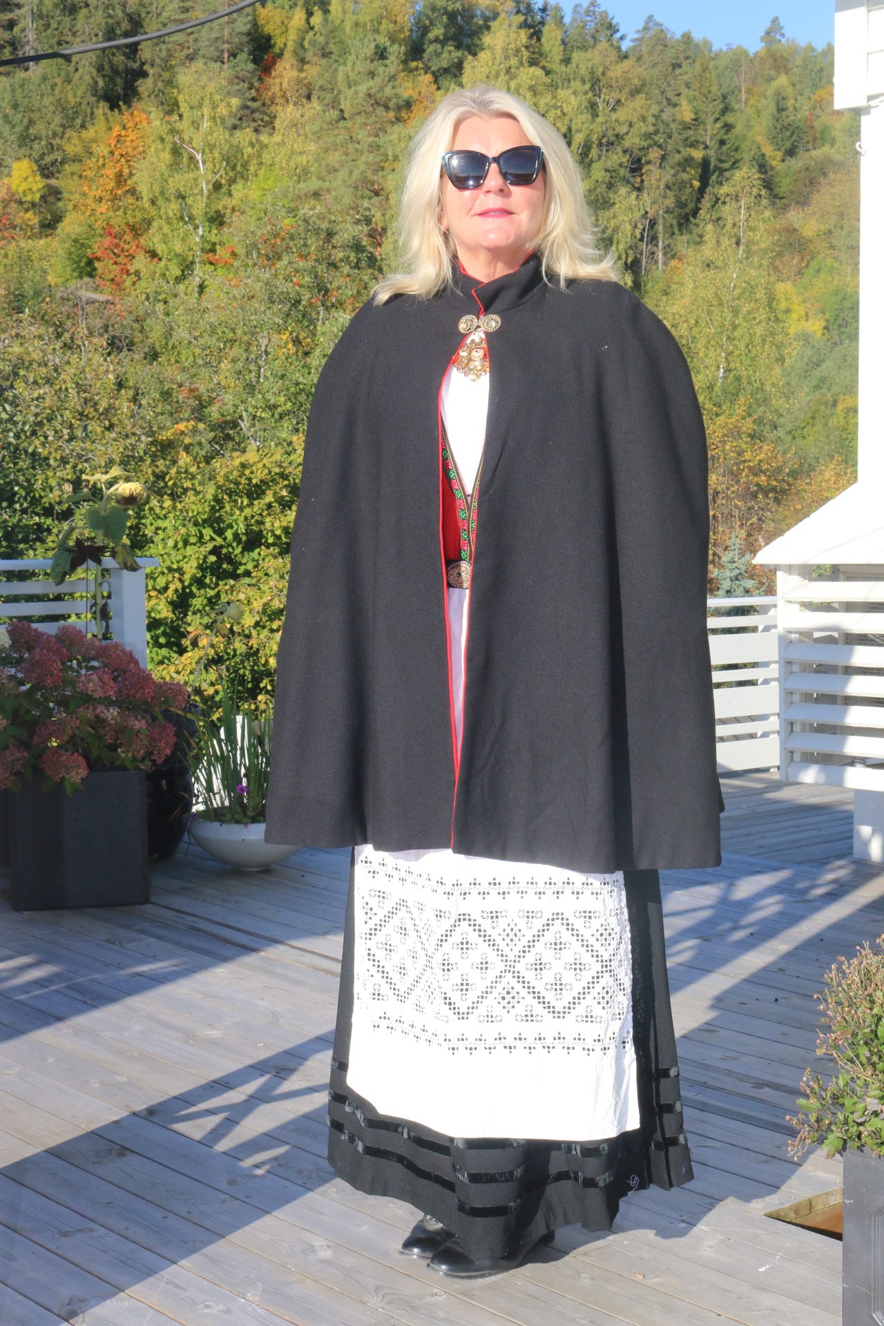 Cape til bunad | FINN torget