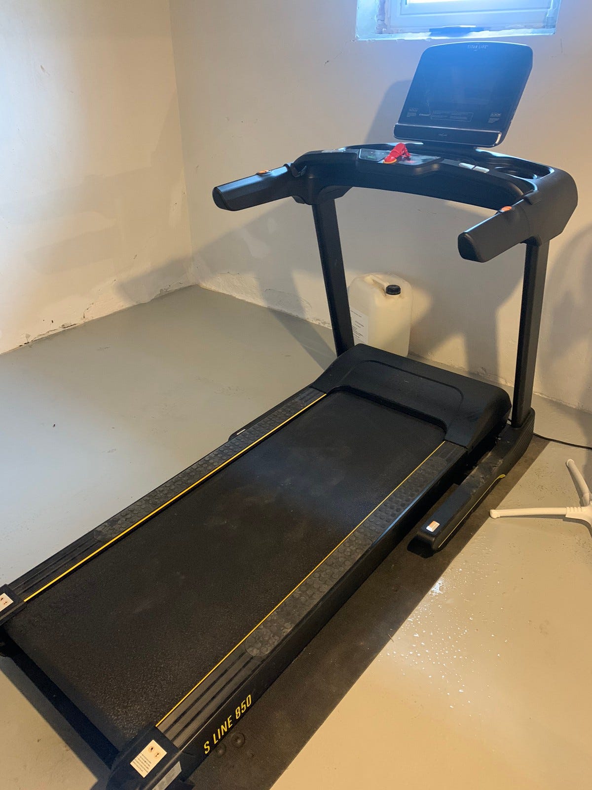 Titan Life S Line 850 tredemølle. | FINN-torget