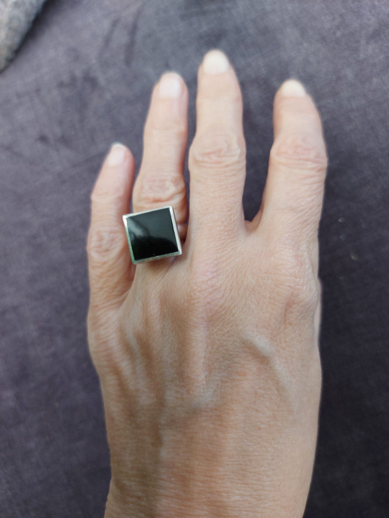 Sølvring med sort sten | FINN torget