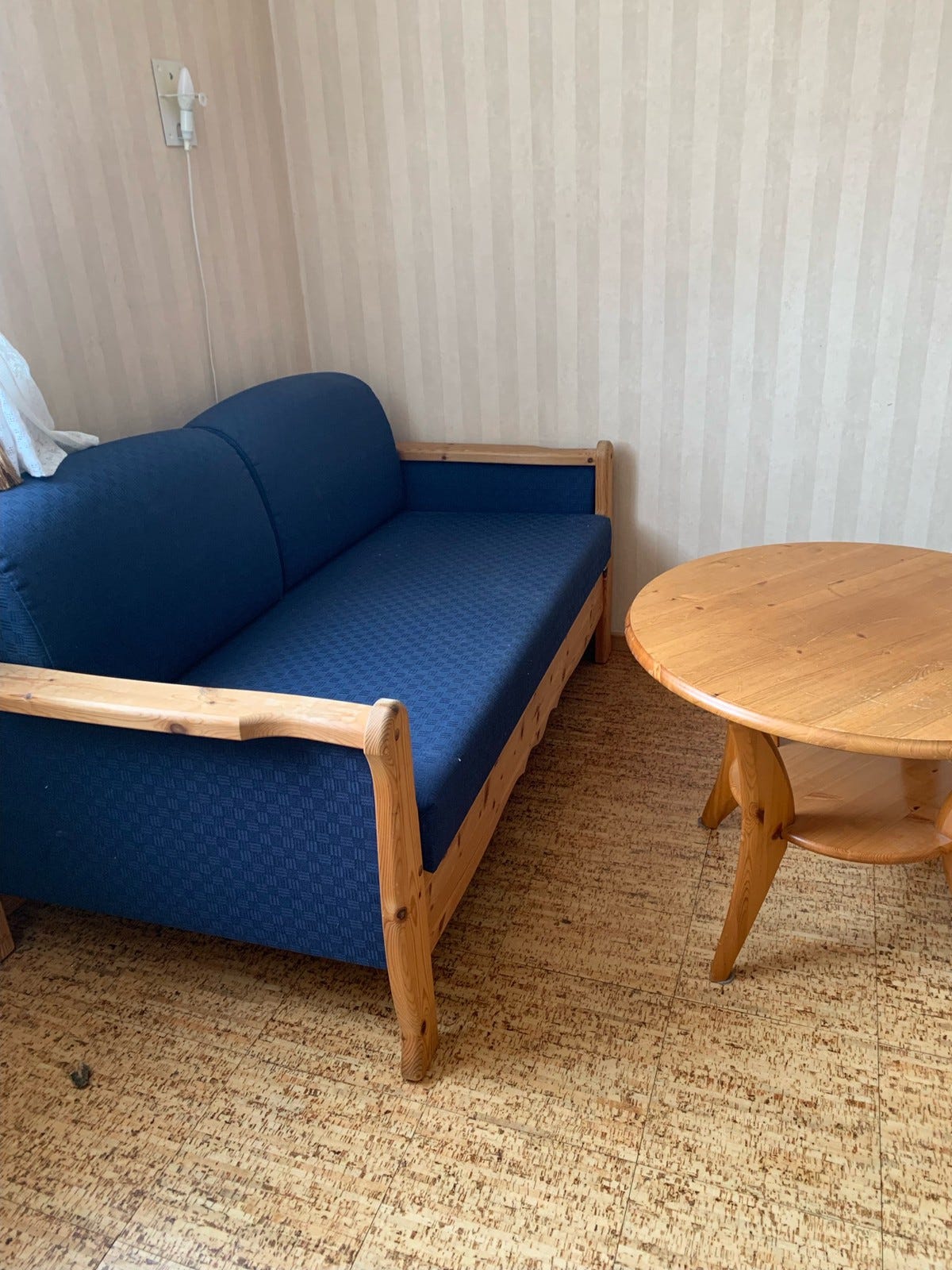 Sovesofa og en stol gis bort | FINN torget