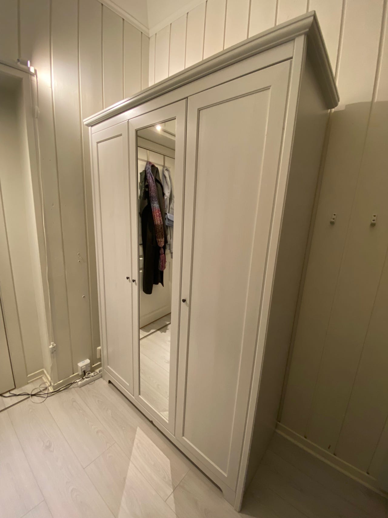 IKEA klesskap med speil | FINN-torget