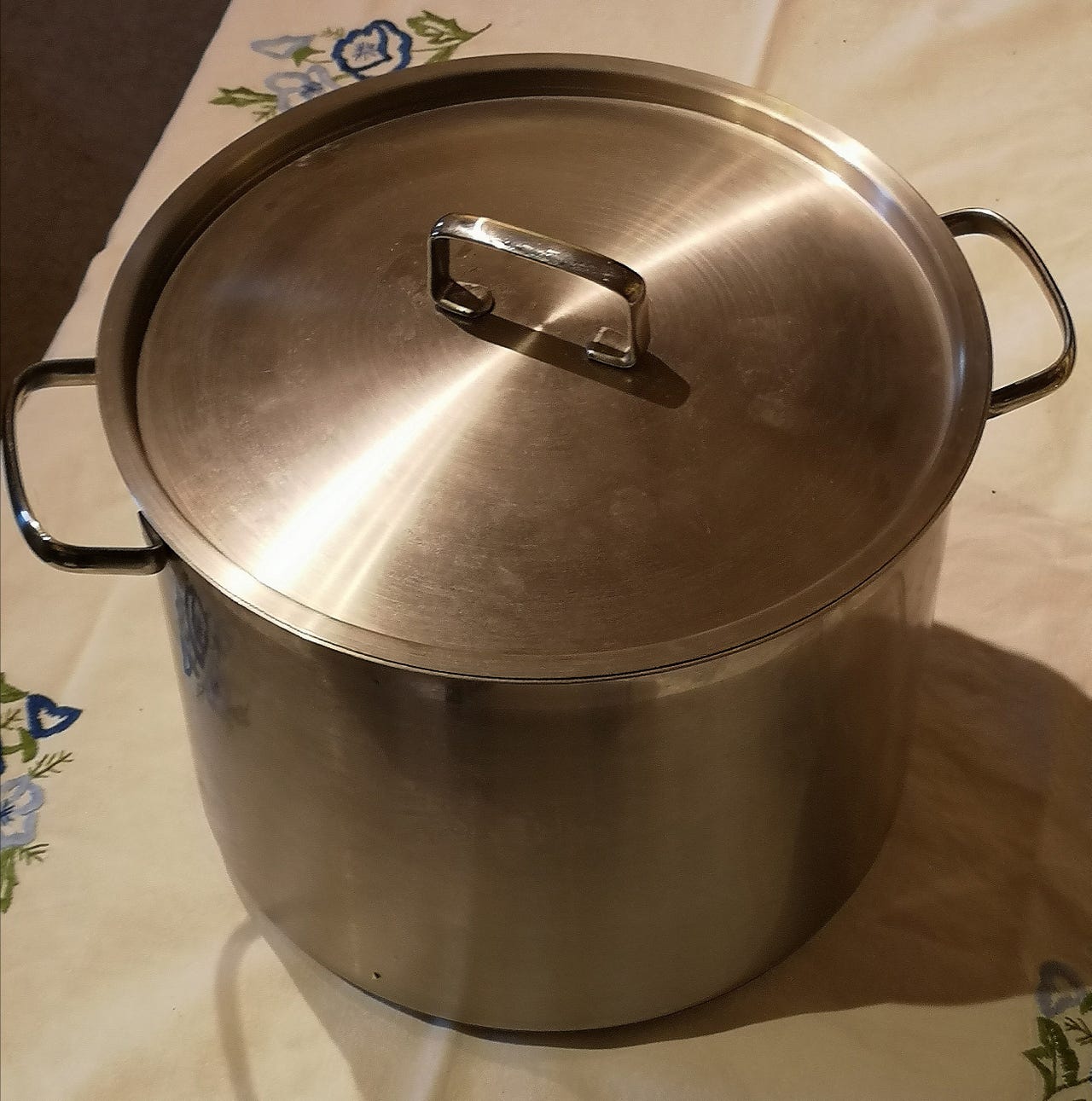 Stor stålgryte gis bort | FINN-torget