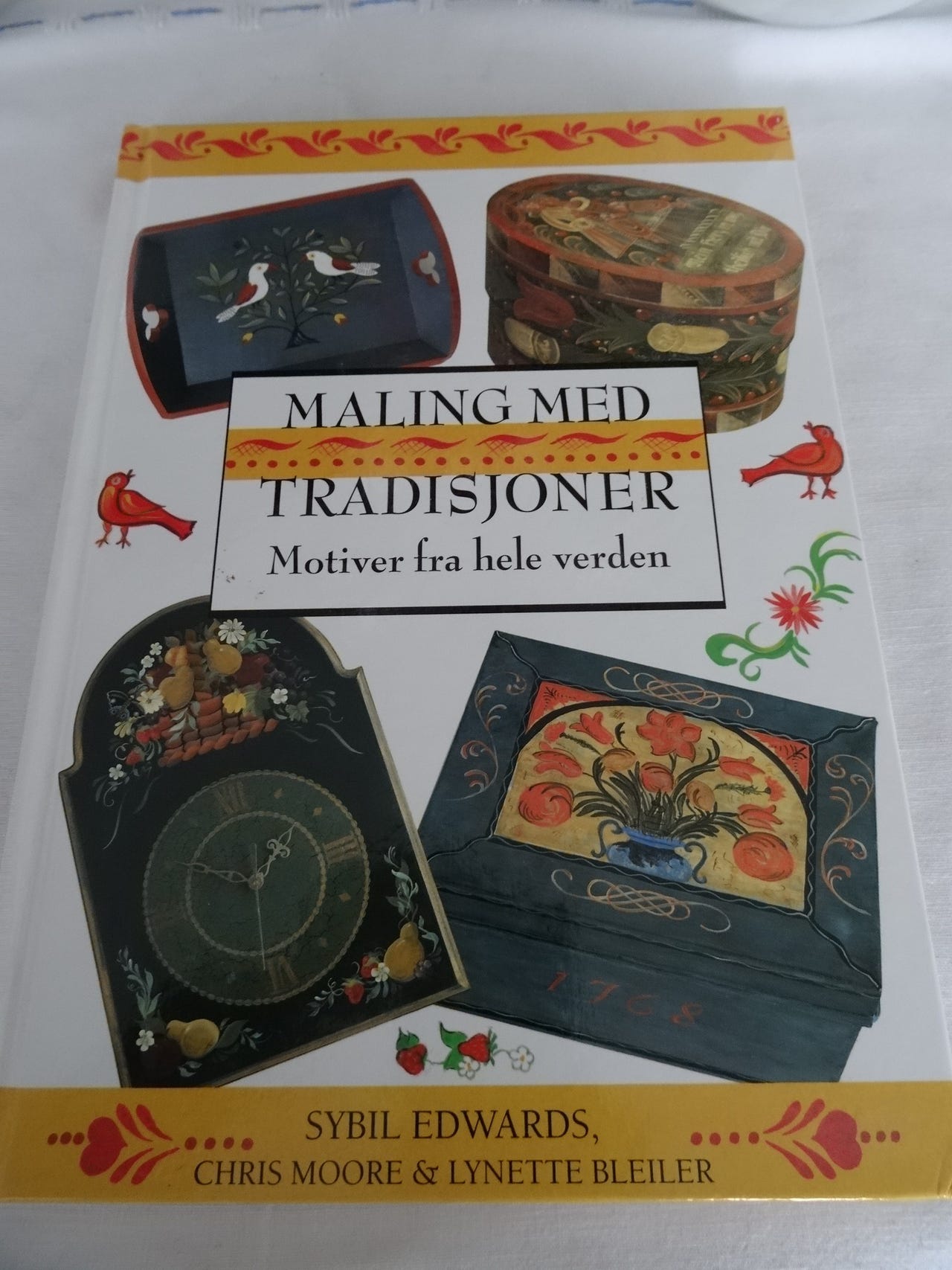 Maling med tradisjoner, motiver fra hele verden. av Sybil Edwards ...
