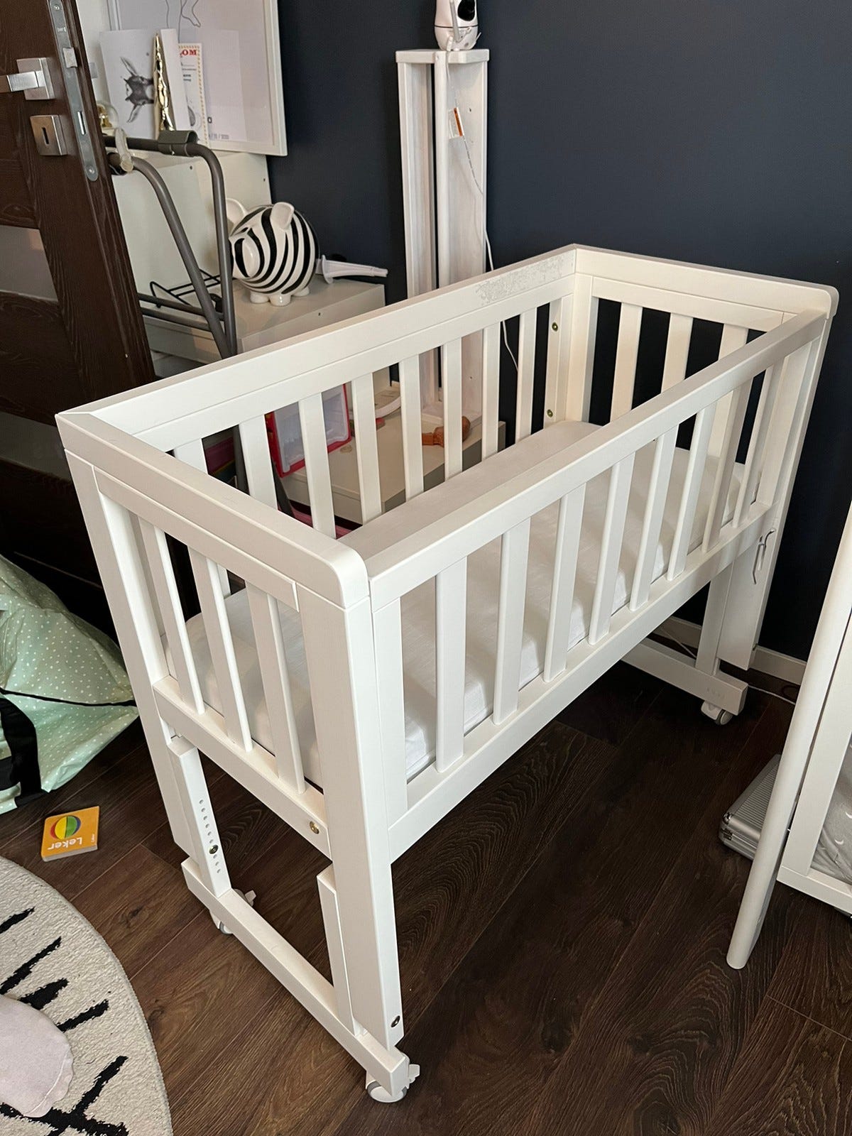 Oslo bedside crib med madrass LITE BRUKT | FINN-torget