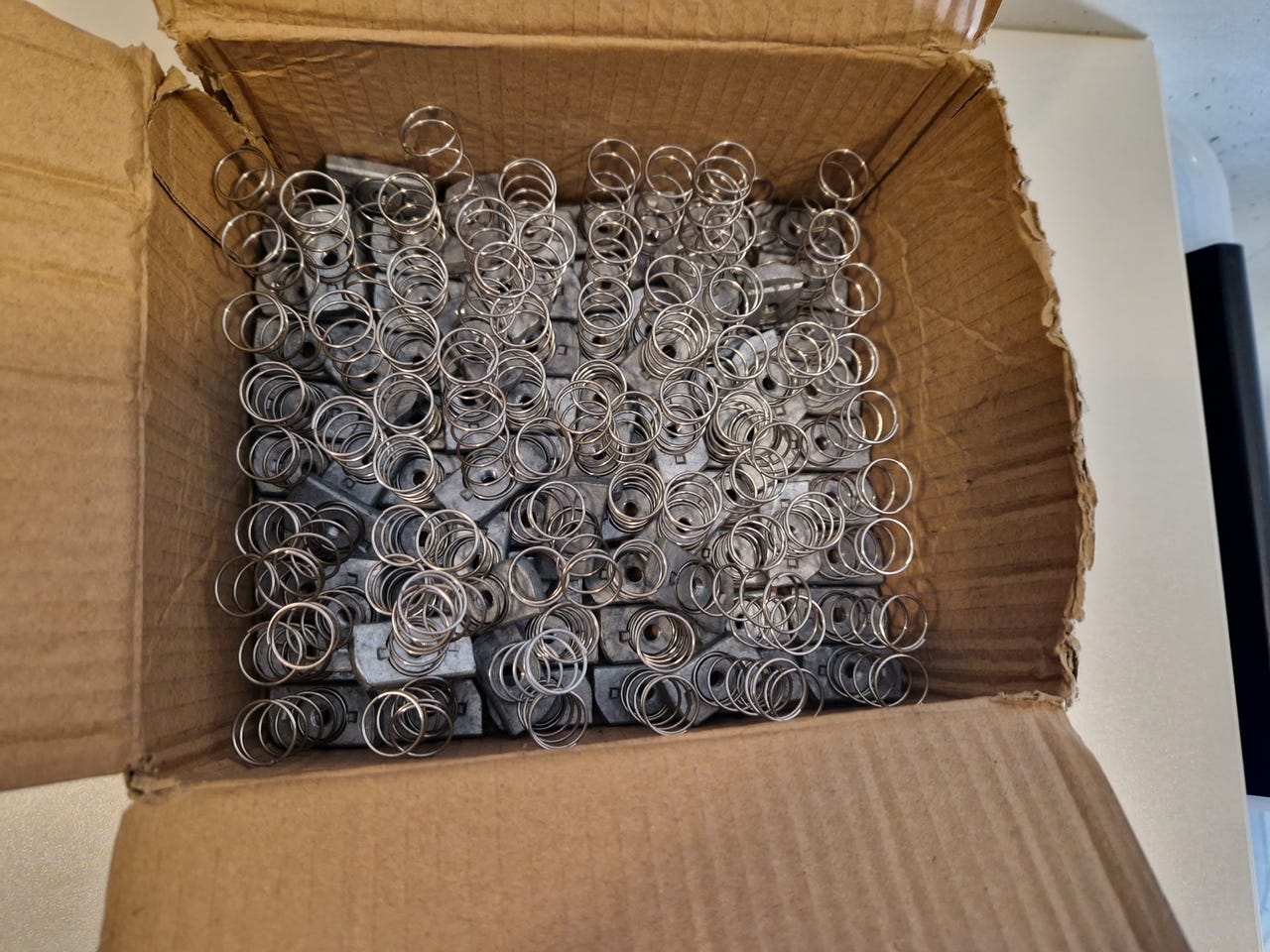 UNO mutter / fjærmutter M6. | FINN-torget