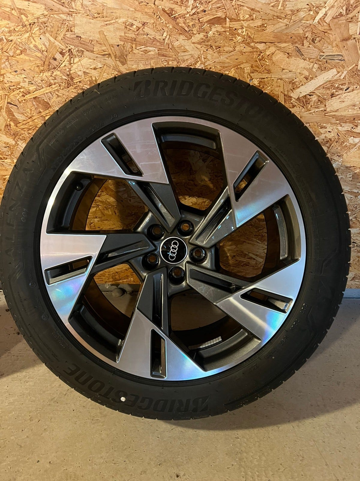 Audi e-tron 20’’ originale felger med sommerdekk, NYE! | FINN torget