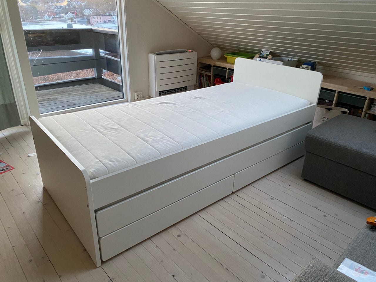 RESERVERT Seng med underseng og skuffer 90x200 cm (släkt fra ikea ...