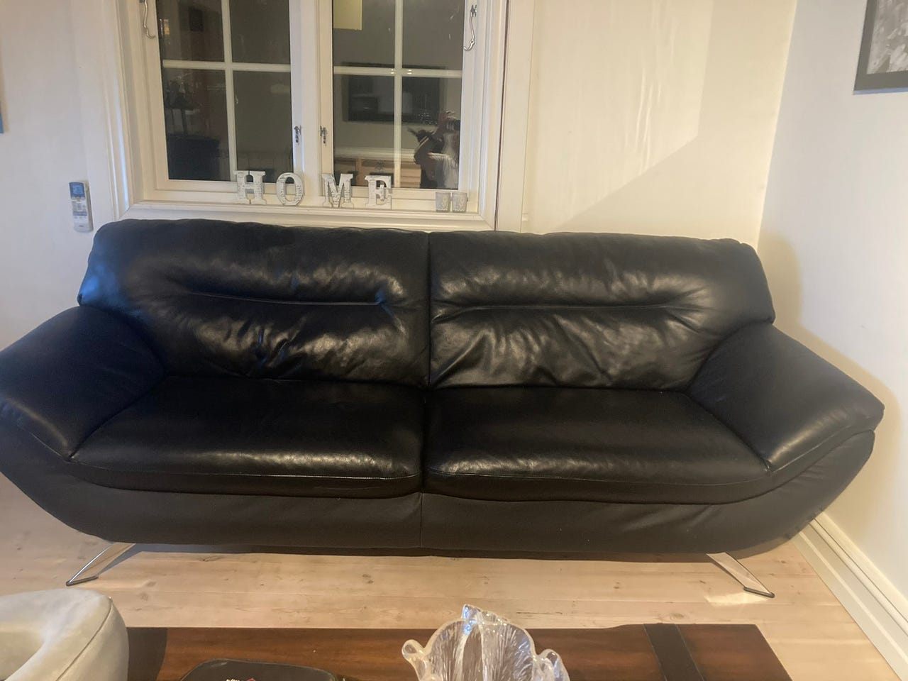 Skeidar skinnsofa | FINN-torget