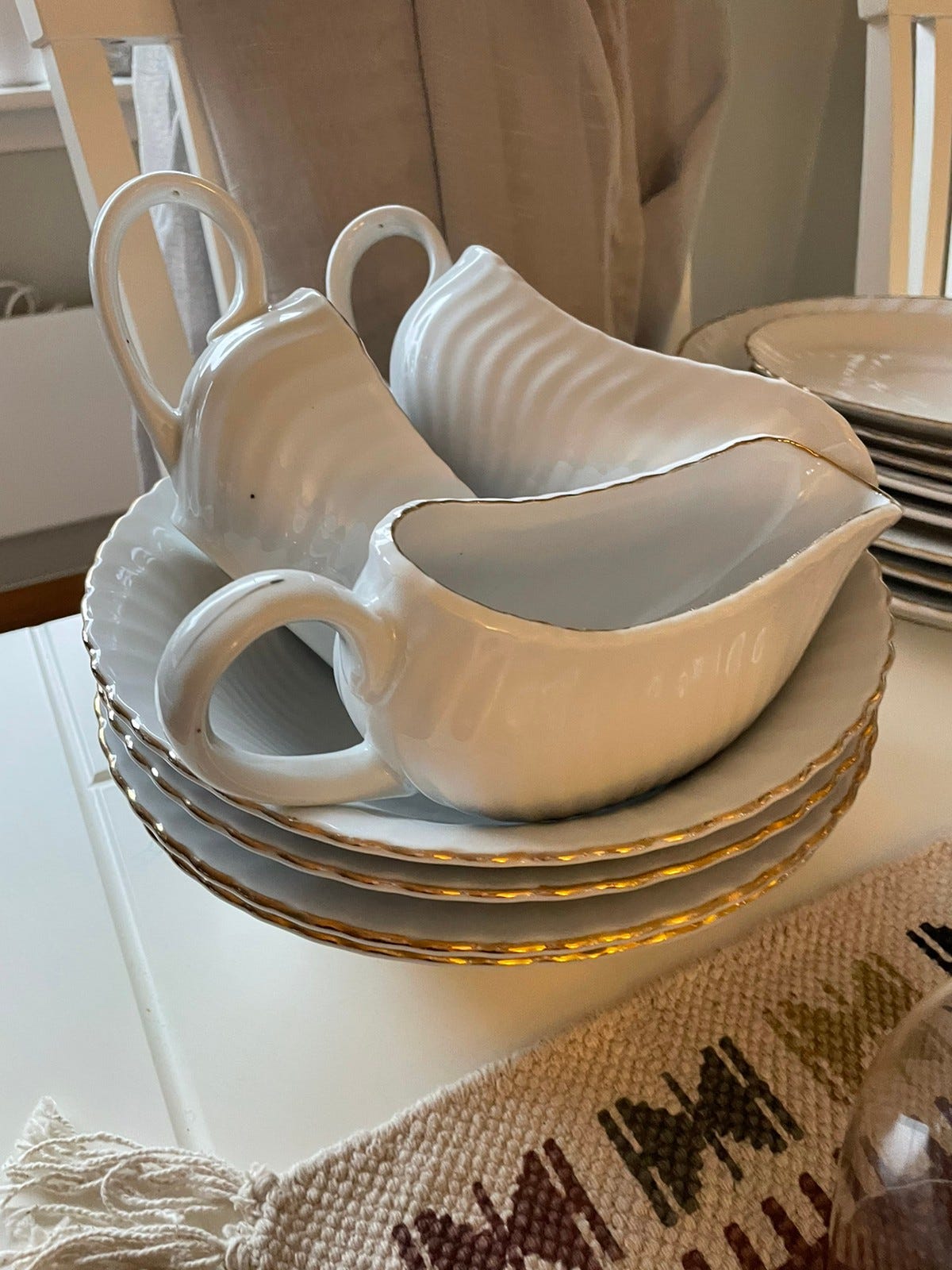 Gis bort - Hvit servise | FINN torget