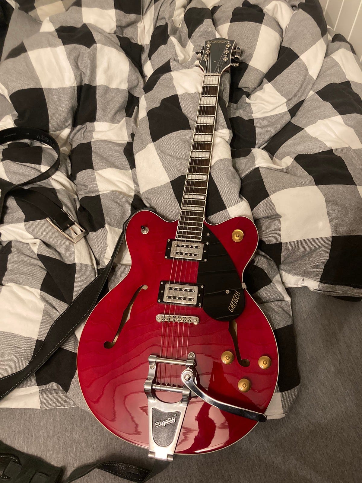 Gretsch Streamliner G2622T/FS og Peavy Line6 forsterker selges | FINN ...