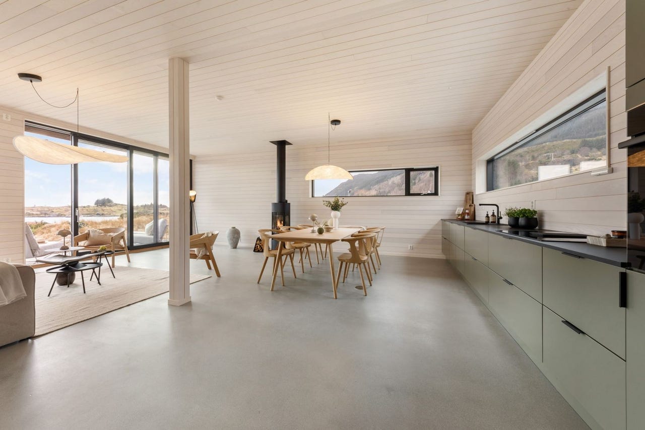 Lys og luftig arkitekttegnet hytte ved sjøkanten - Eksklusive ...