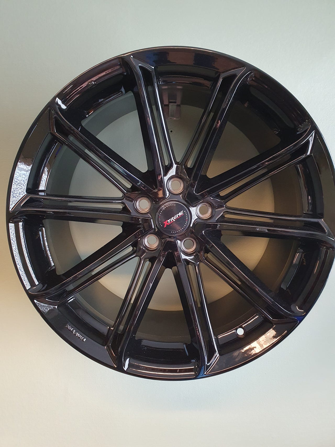 19" RX7 FELGER MED VINTERDEKK TIL TESLA MODEL Y | FINN-torget