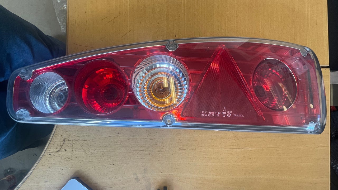 Baklykt KABE, 2010 - Høyre og venstre side | FINN torget