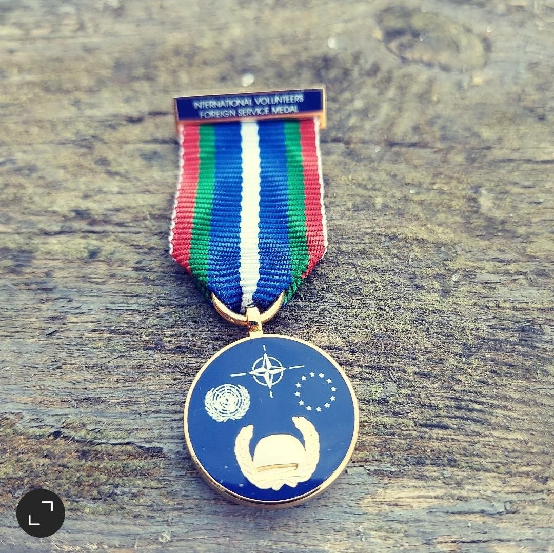 The International Volunteers Foreign Service miniatyr Medal. | FINN torget