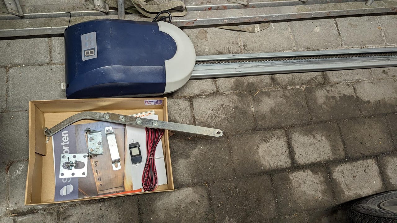 Scanporten garasjeport skinne og motor selges | FINN torget