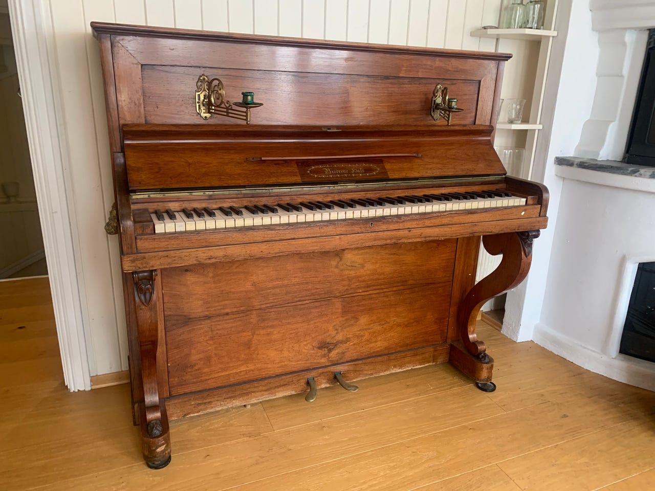 Sjarmerende piano fra 1800-tallet | FINN-torget