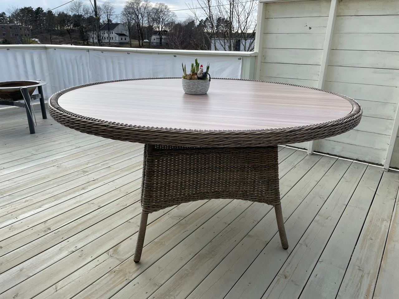 Stort, rundt utebord NY PRIS | FINN torget