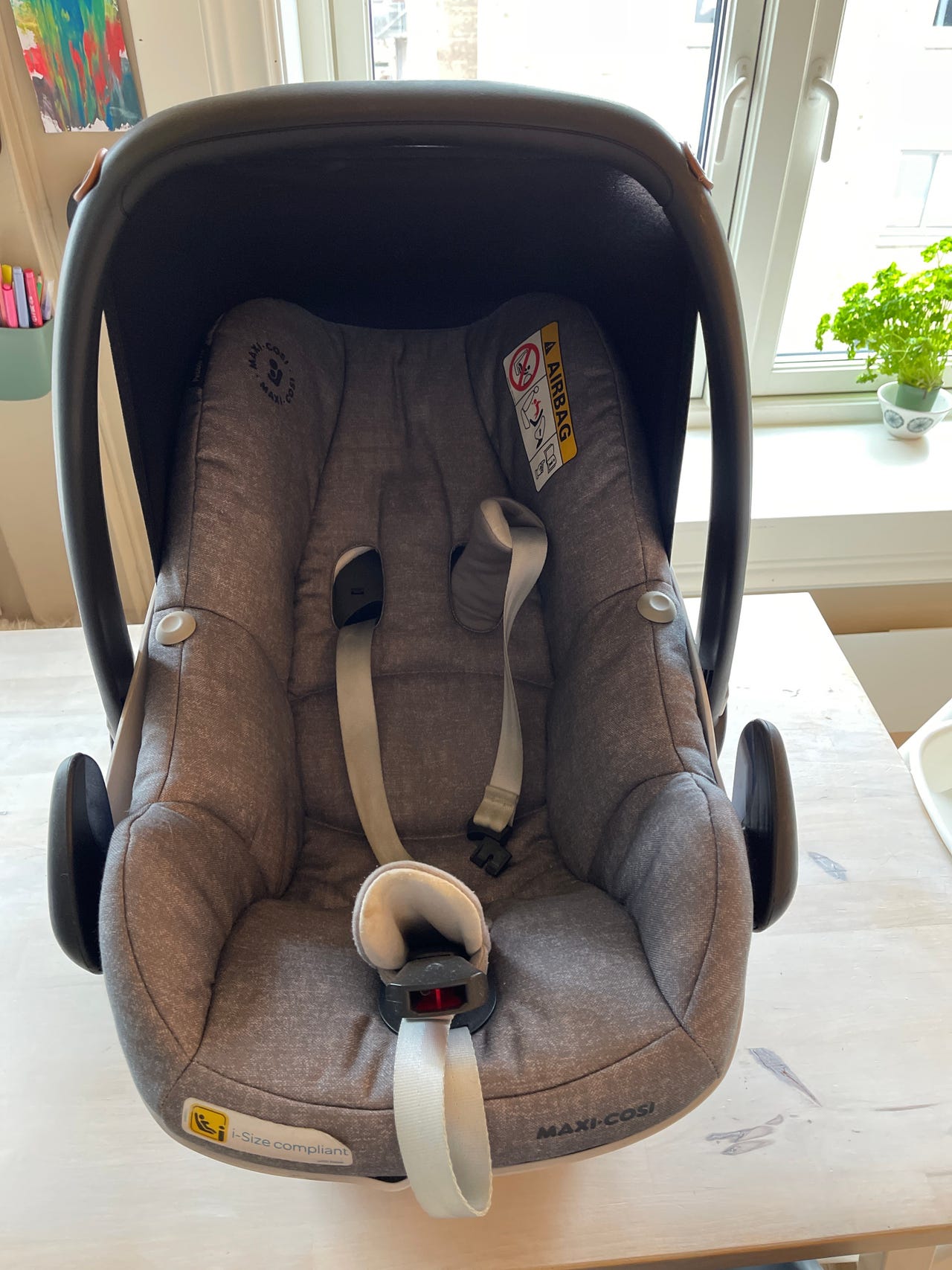 Maxi Cosi babystol med nyfødtinnlegg og base | FINN torget