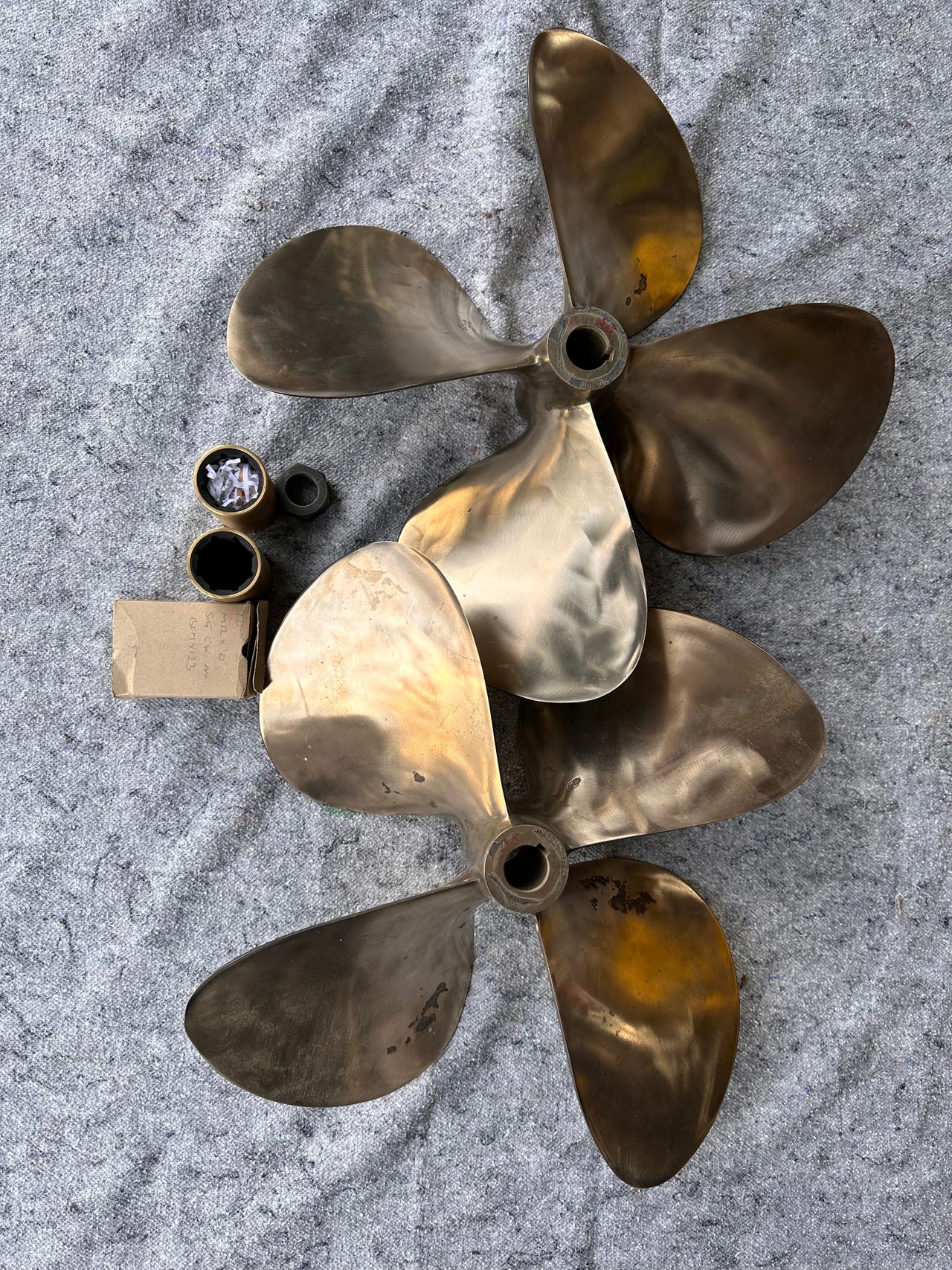 2 stk orginale TEIGNBRIDGE propeller + 2 stk cutlesslager 45 mm + 1 ...