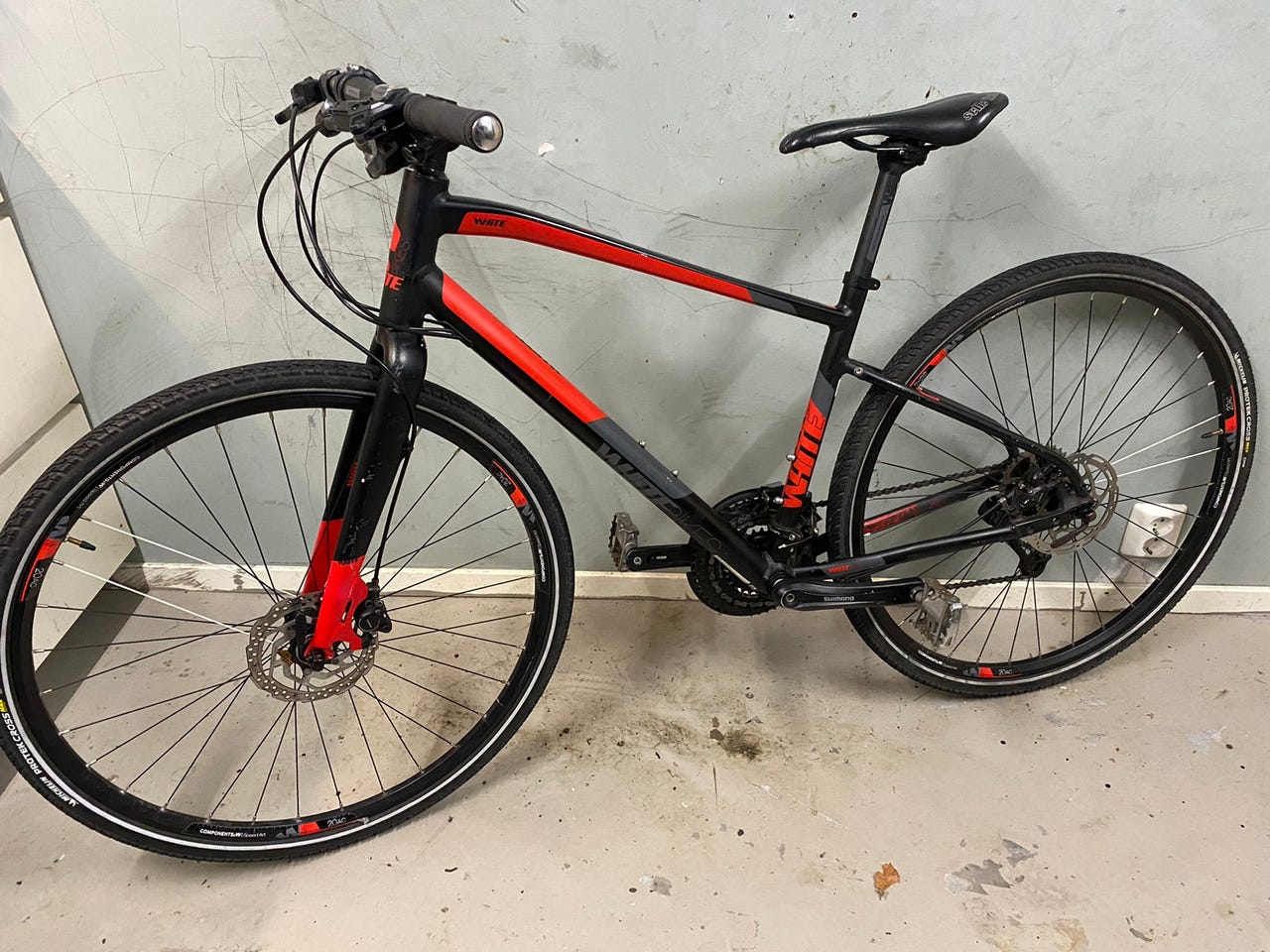 White SC Lite hybrid - str M | FINN torget