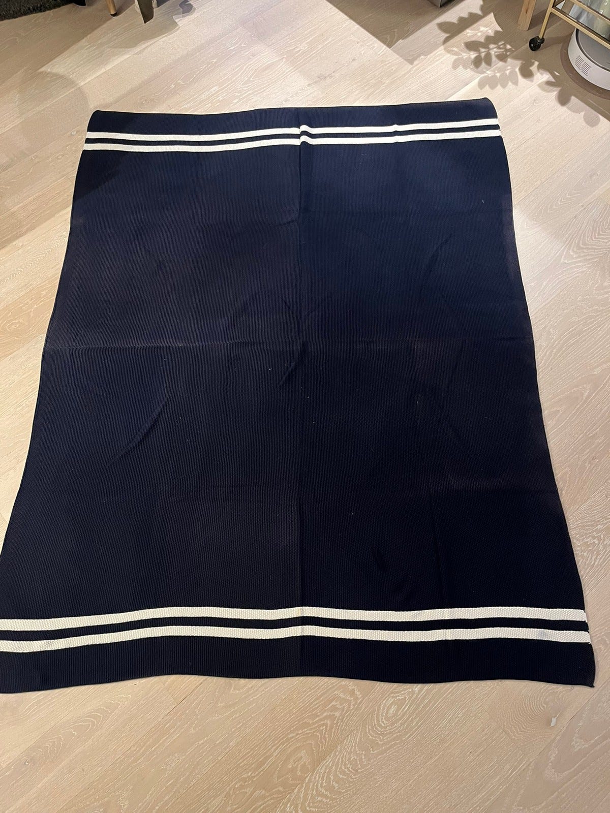 Pledd 💙 Perfekt på balkongen, terrassen nå fremover. | FINN-torget