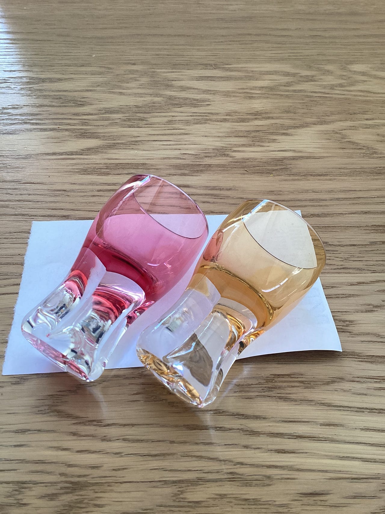 Små farga glass 2 stk ca 6,5 cm1 | FINN-torget