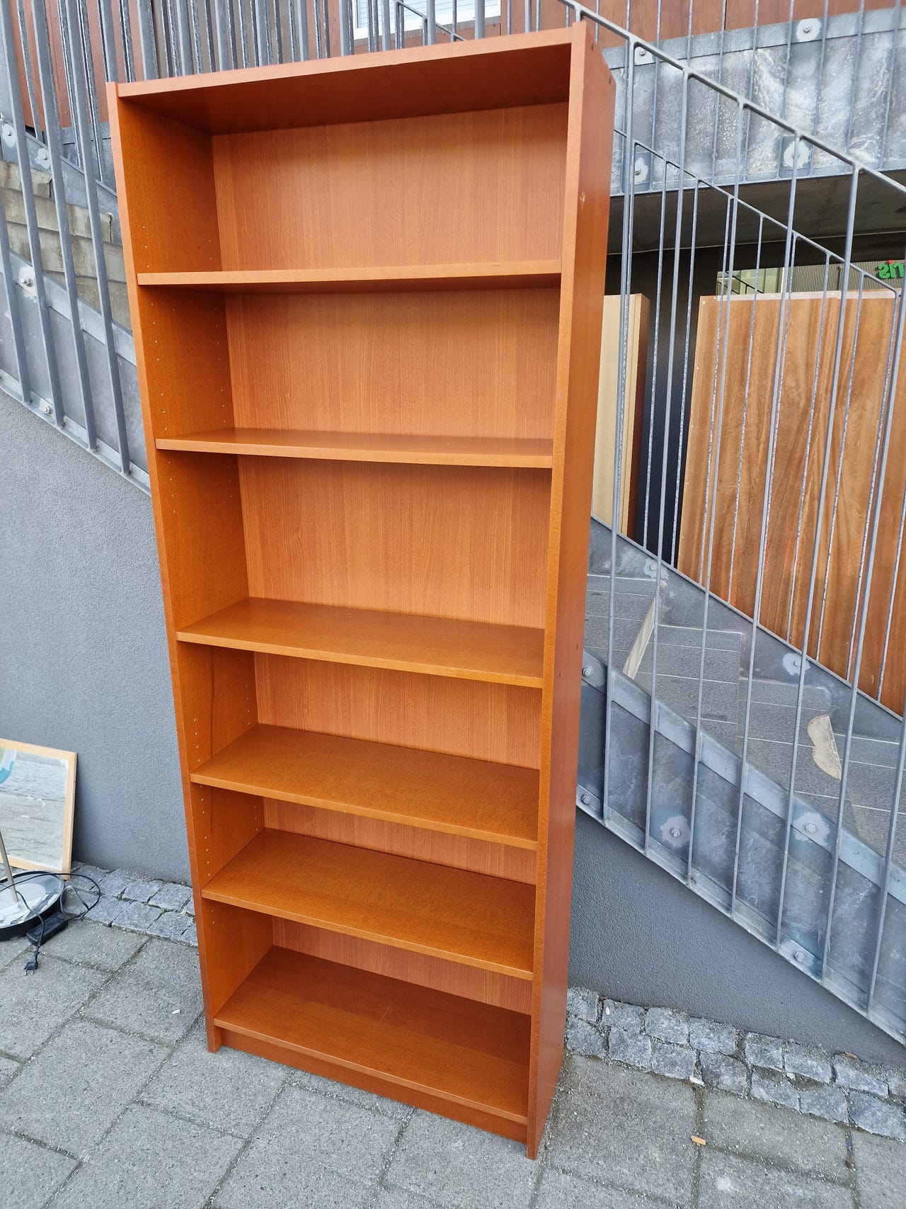 Solide Hyller gis bort | FINN-torget