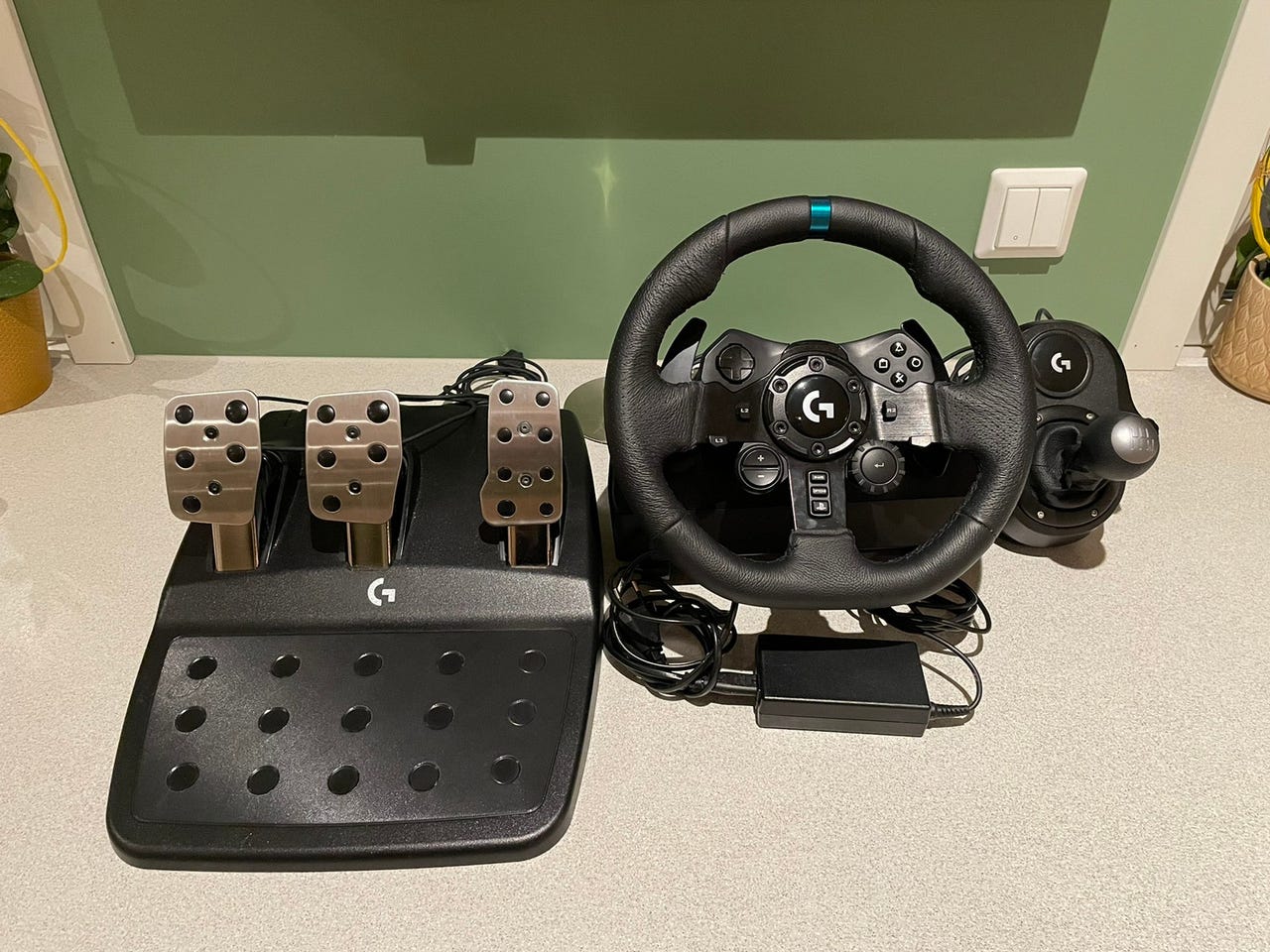 Logitech G923 Trueforce(PC/PS4) - Ratt, pedaler, og girspak | FINN-torget