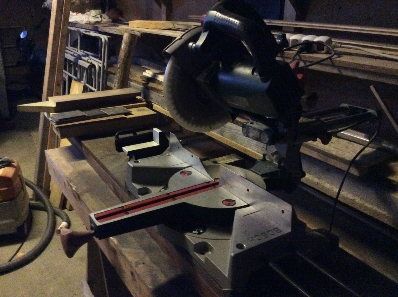 Gjær og kappsag Bosch PCM 8S , reppobj. Motor OK sagblad går ikke rundt ...