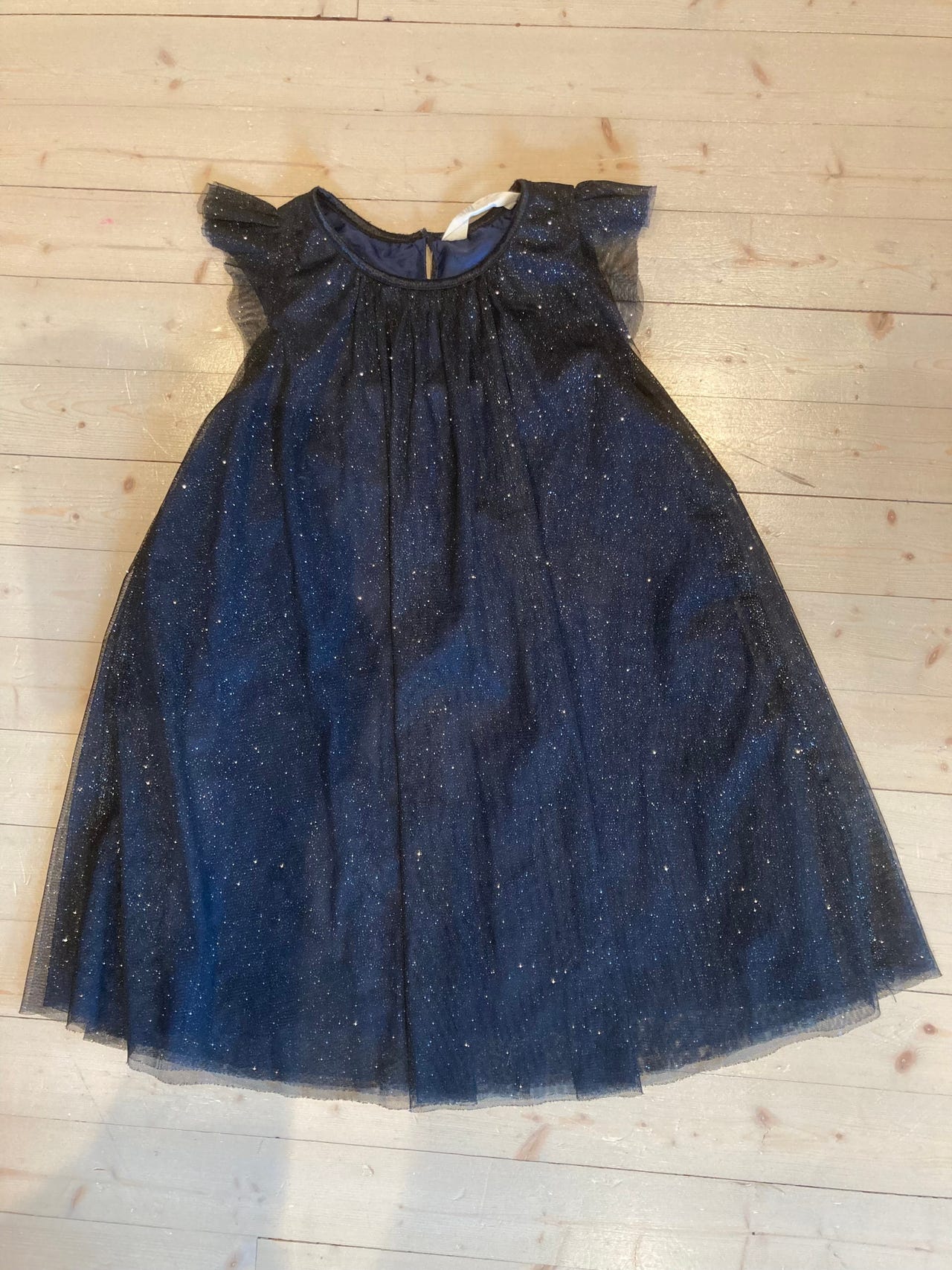 Sort kjole str 116 fra H&M | FINN-torget