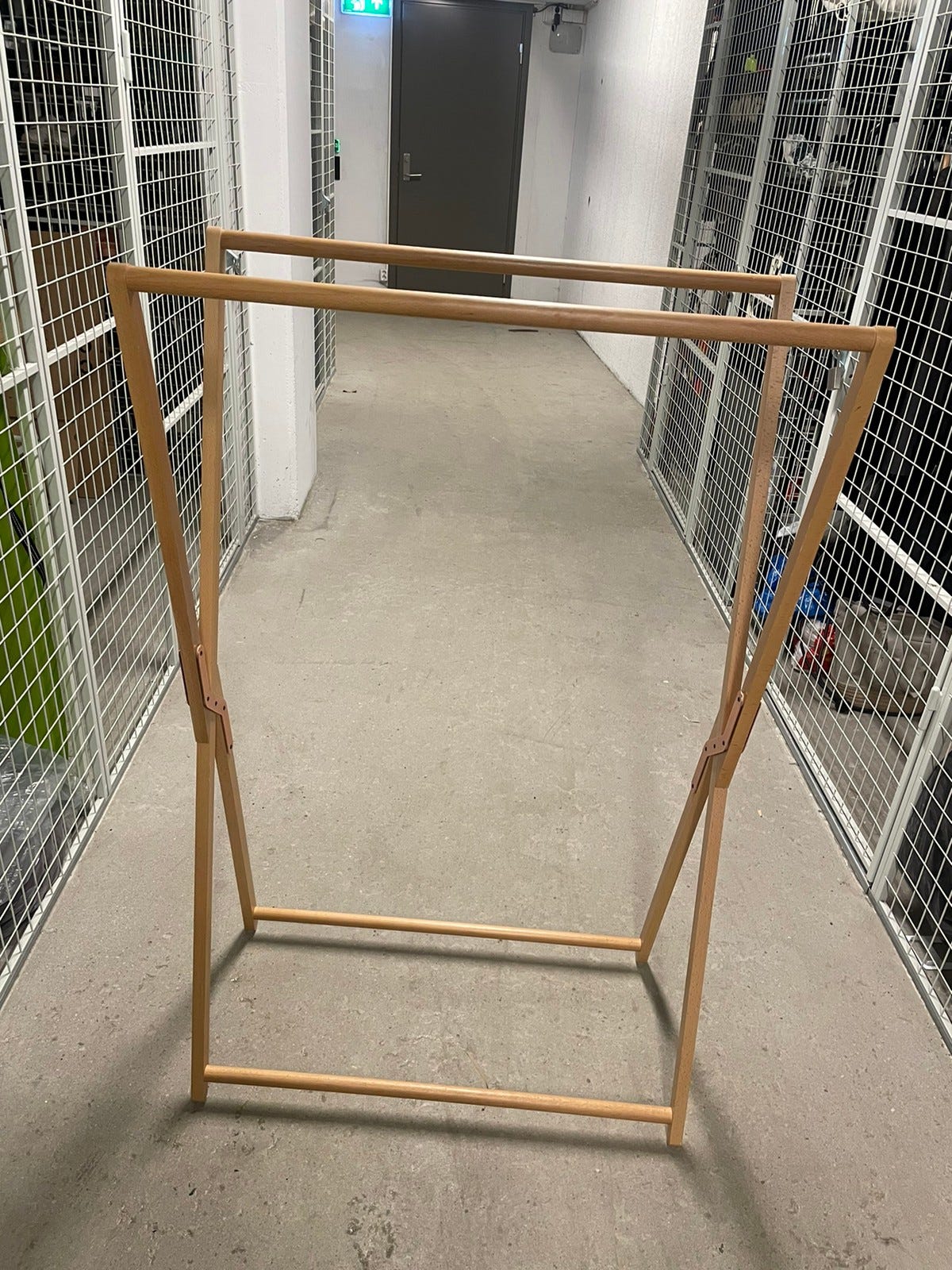 Klesstativ i tre | FINN-torget