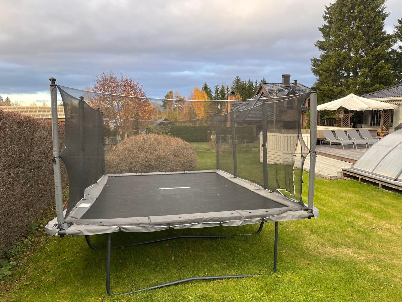 Strøken Stor rektangulær trampoline nå 4500,- (nypris 10000,-) | FINN ...