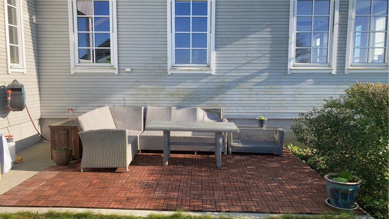 Hagemøbler i rotting, sofa i to deler og bord med glassplate | FINN torget